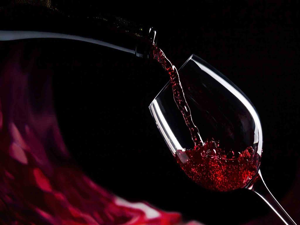 Maîtrisez le Service du Vin Apprenez Comment bien Servir le Vin